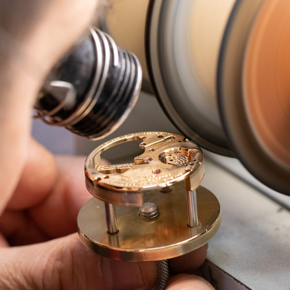 The invisible beauty of a watch movement - ALL-I-C